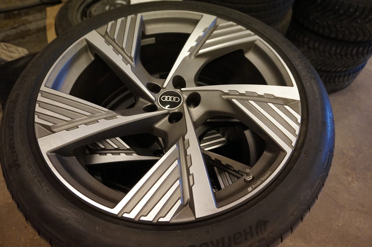 Audi E Tron Sport 22" felger med sommerdekk | FINN torget