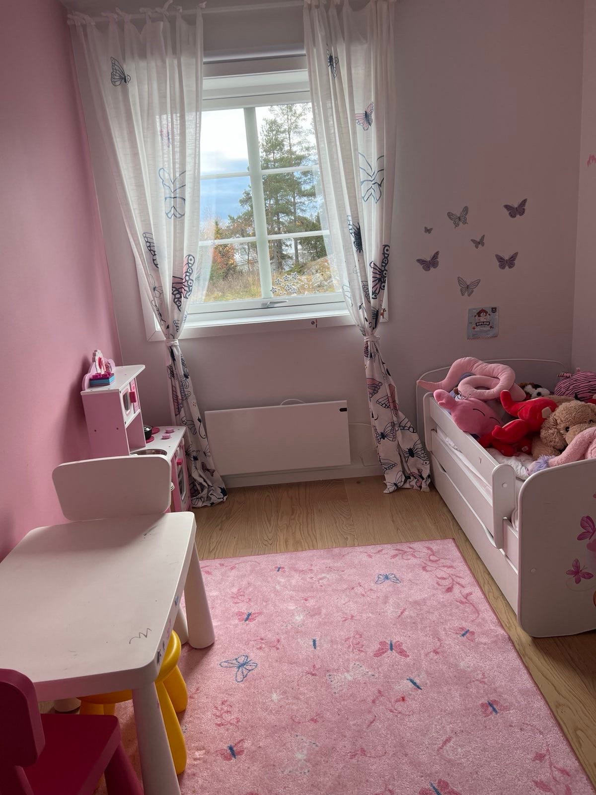 Teppe og gardiner til barnerom | FINN torget