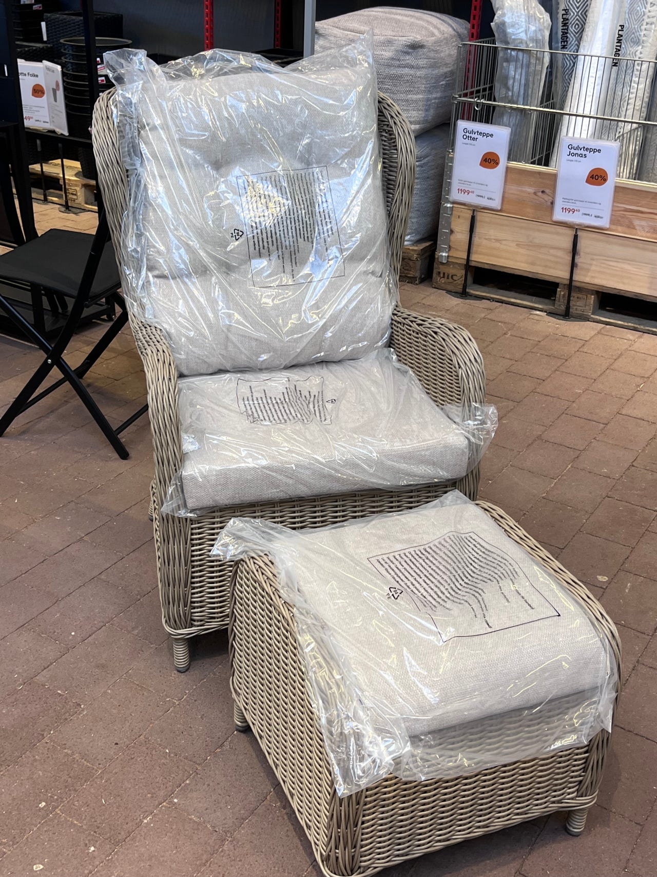 ROTTING LOUNGE STOLER M. LITE BORD | FINN torget