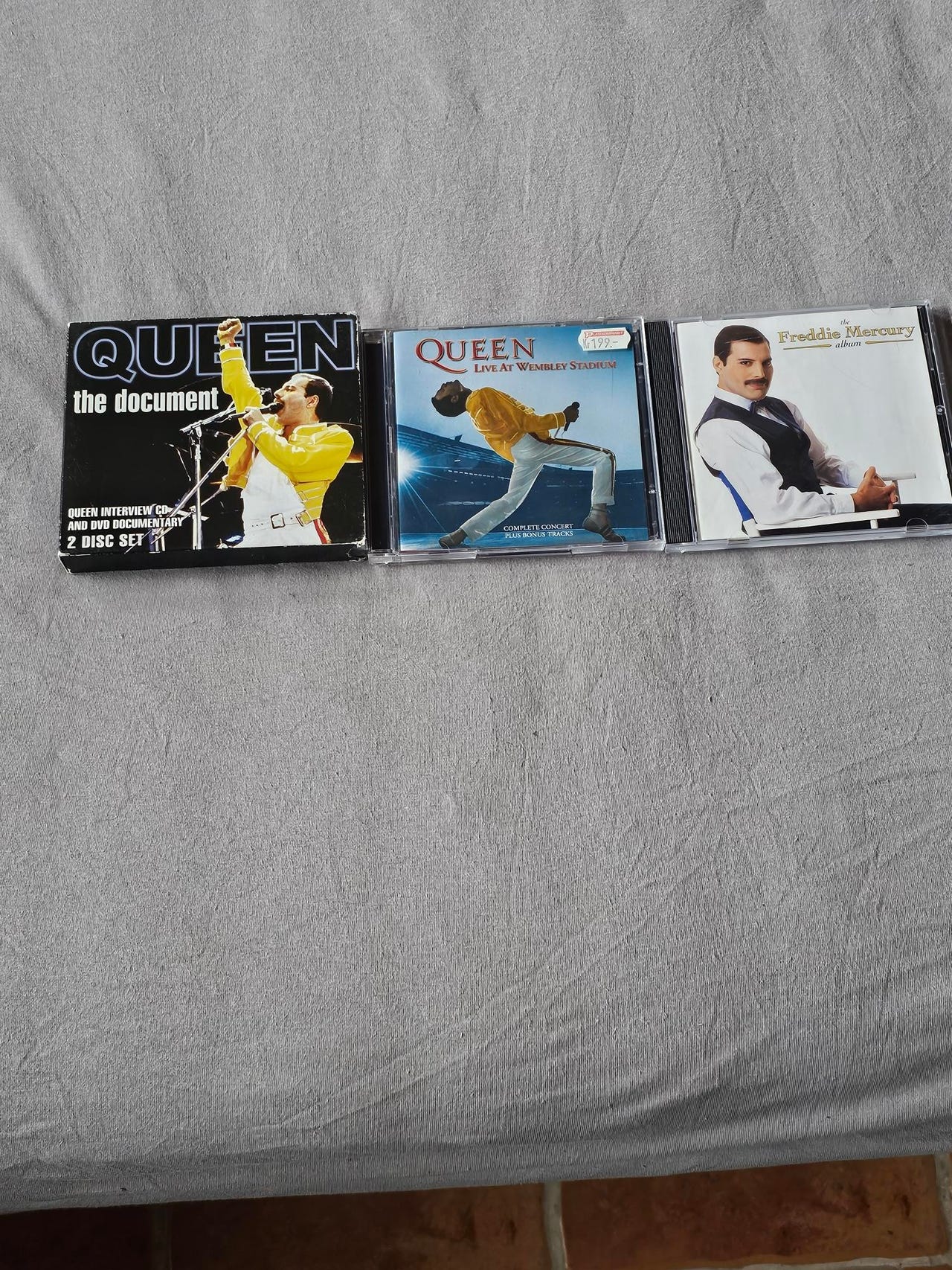 Selger 3 stk Queen & Freddie Mercury cder til en samlet pris. | FINN-torget