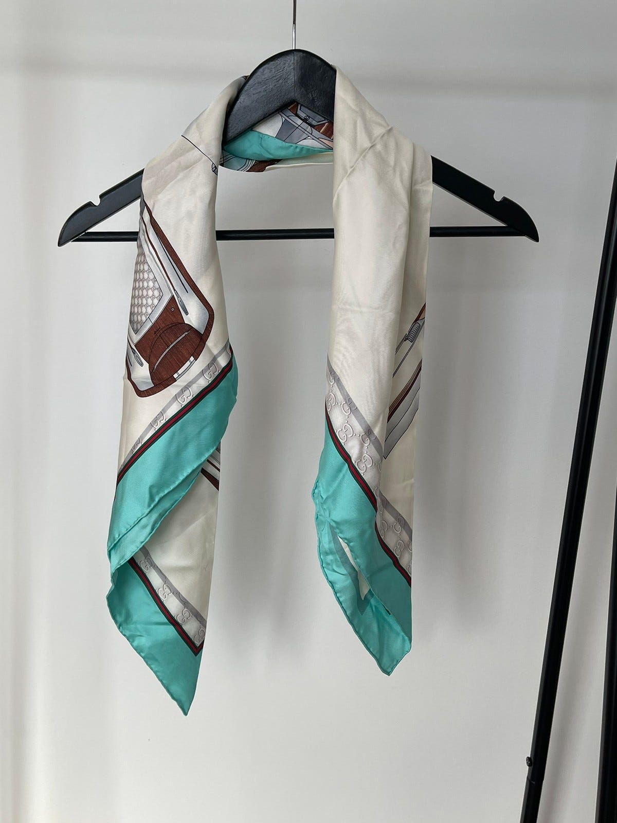 Gucci Silkeskjerf | FINN-torget