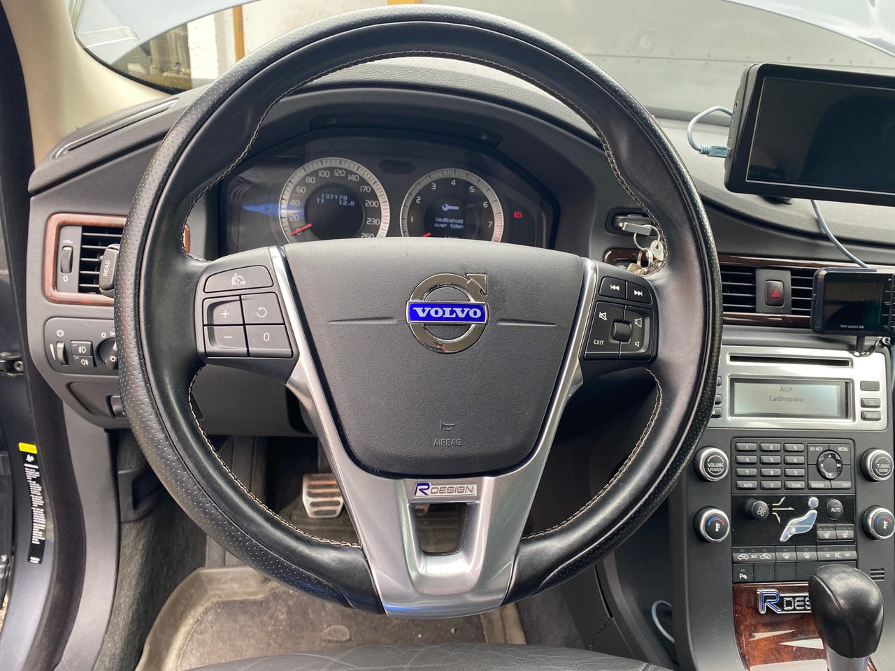 Volvo V70-S80-V60-S60-XC60-V40-S40 R-design ratt i ventilert skinn ...