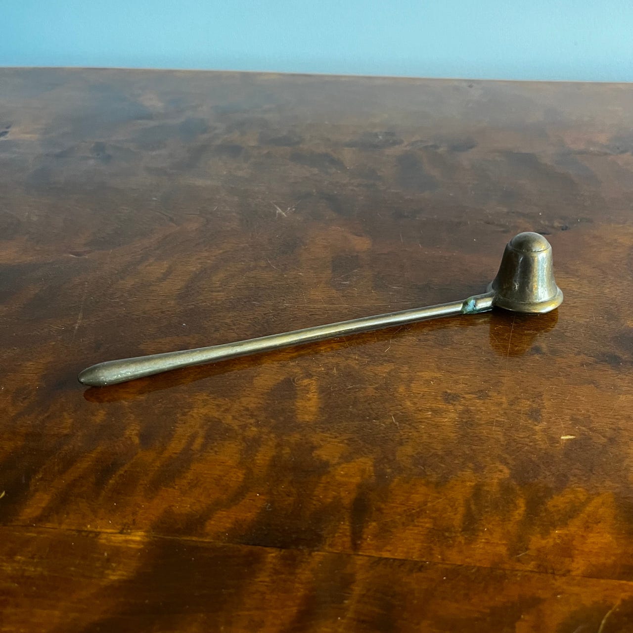 Enkel og pen lysslukker i messing | FINN torget