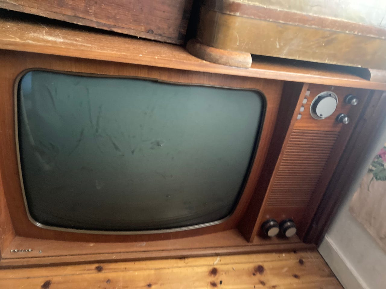 Gammelt Phillips tv kabinett med radio | FINN-torget