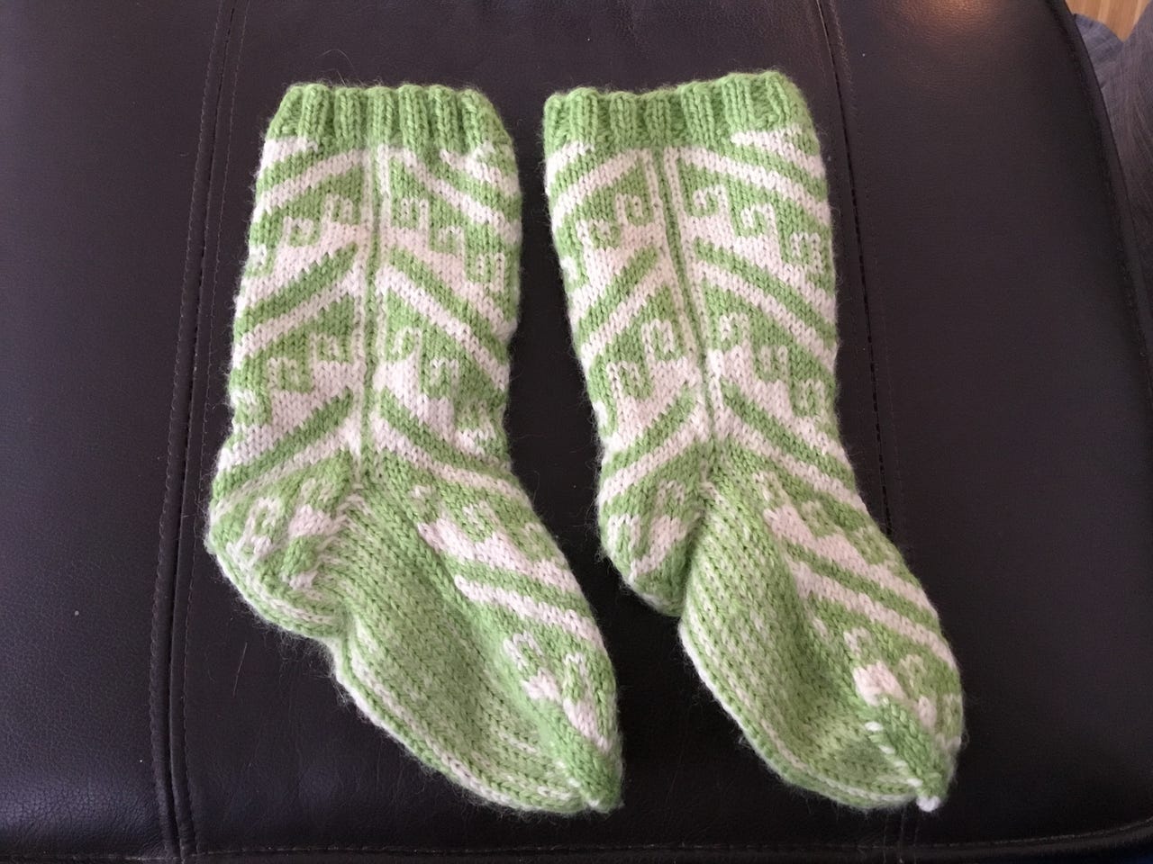 Hjemmestrikkete lester ca str 35 selges for 150 kr. | FINN-torget