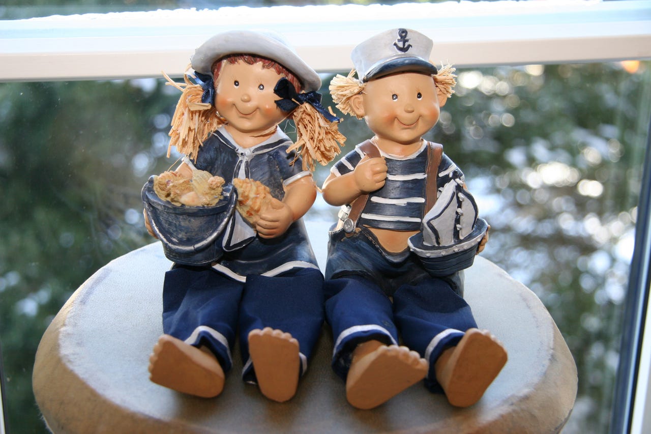Sjarmerende maritim jente og gutt / matros - keramikk med myke bein ...