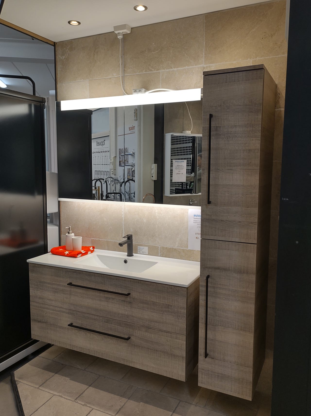 UTST.(-45%)! Milano 120cm m/speilskap/høyskap. Ask drivved: 26540,- (veil.48260) | FINN-torget