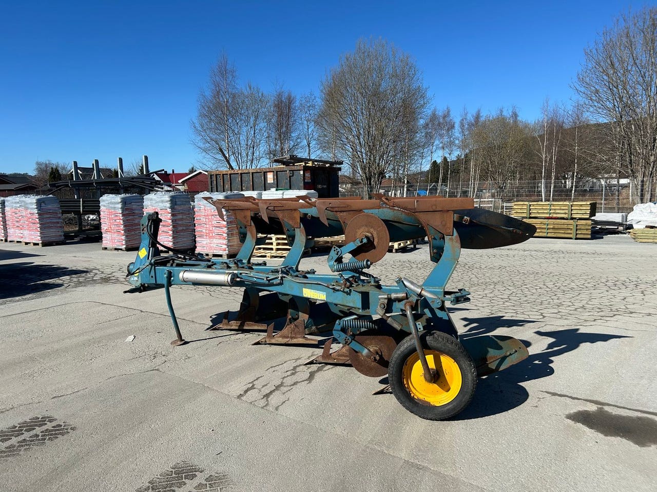 Til salgs: Øverum 4-skjærs CV498H Vendeplog | FINN.no