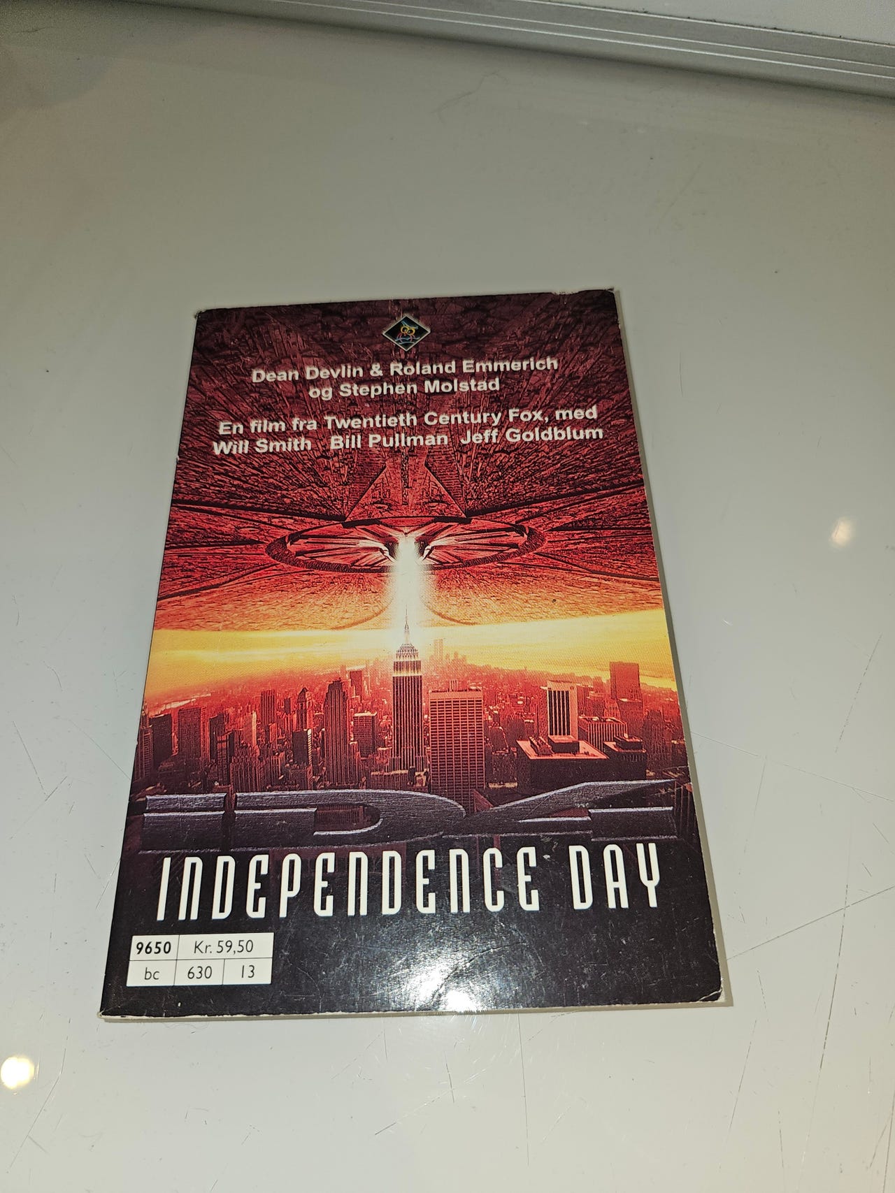 Independence Day. Dean Devlin, Roland Emmerich, Stephen Molstad | FINN ...