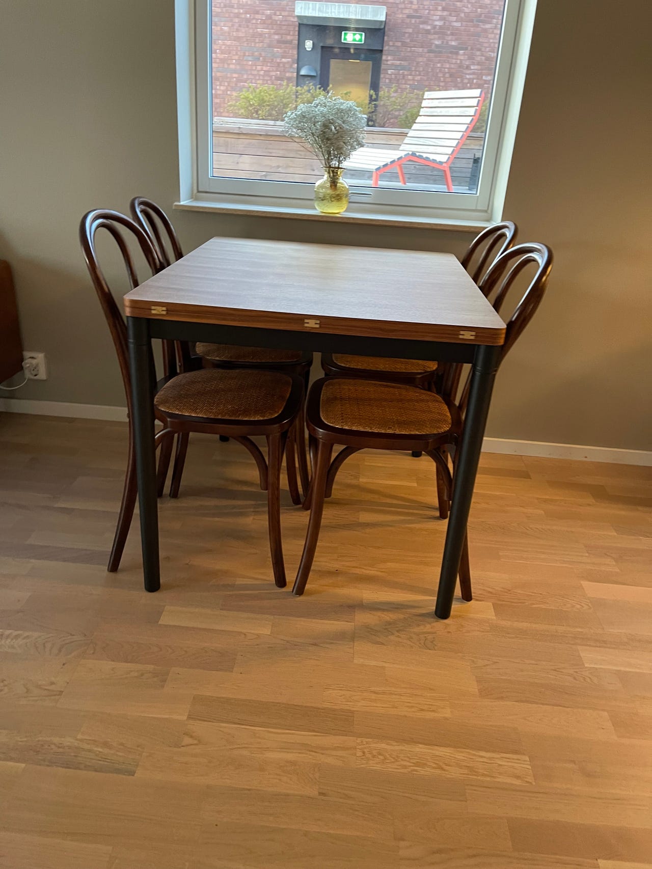 Bolia spisebord + 4 stoler | FINN-torget