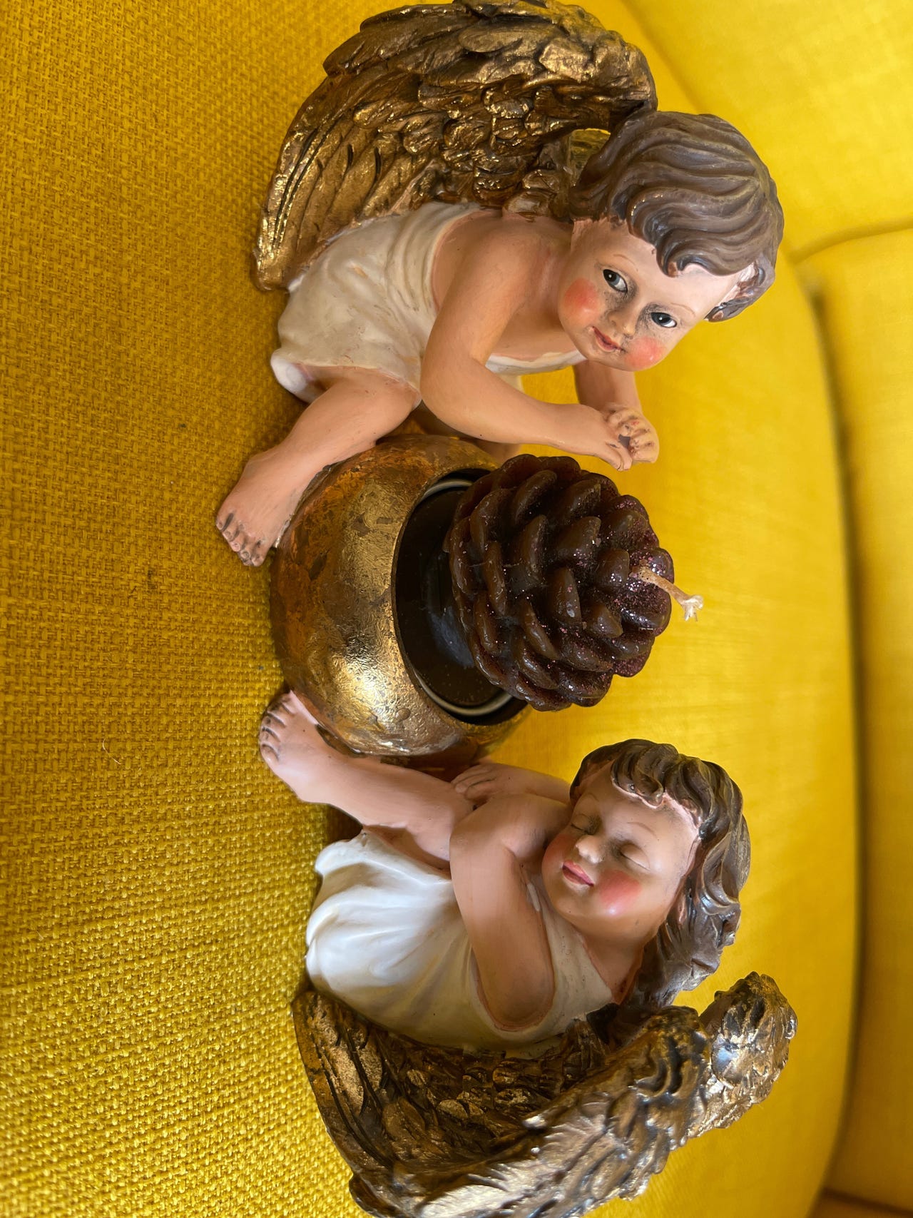 Candy design Engler med telys i midten | FINN torget