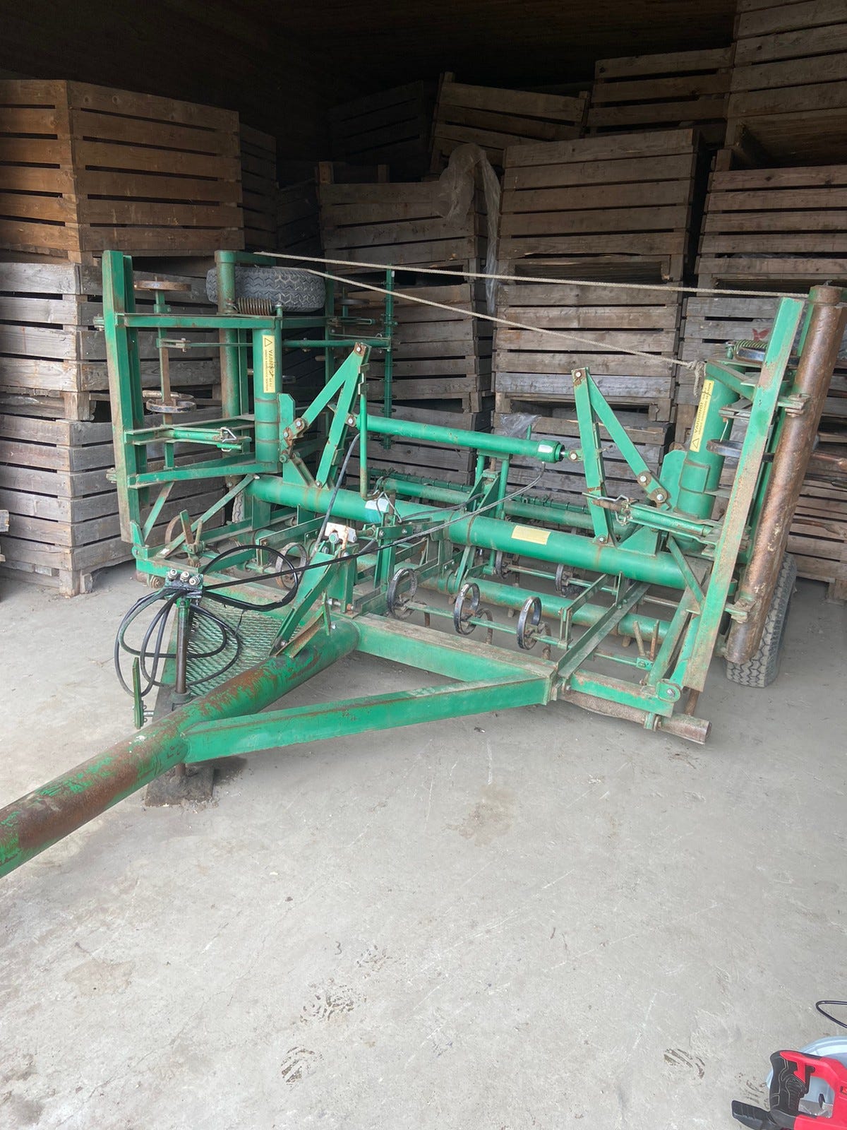 Korntransport, Harving, slodding, tromling, stein plukker, skålharving ...