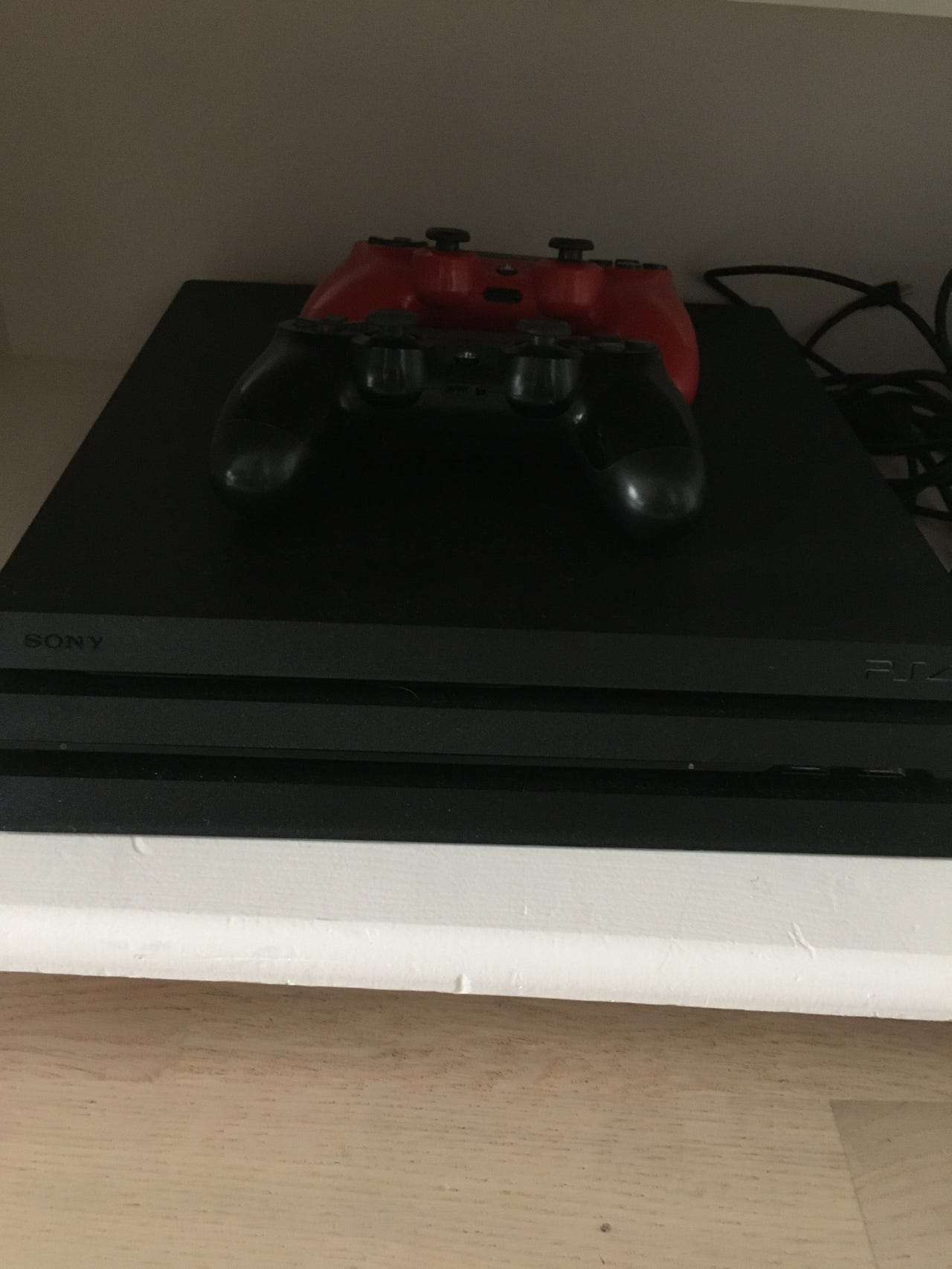 PS4 Pro 1TB med 2 kontrollere selges! (div spill følger med inne på ...