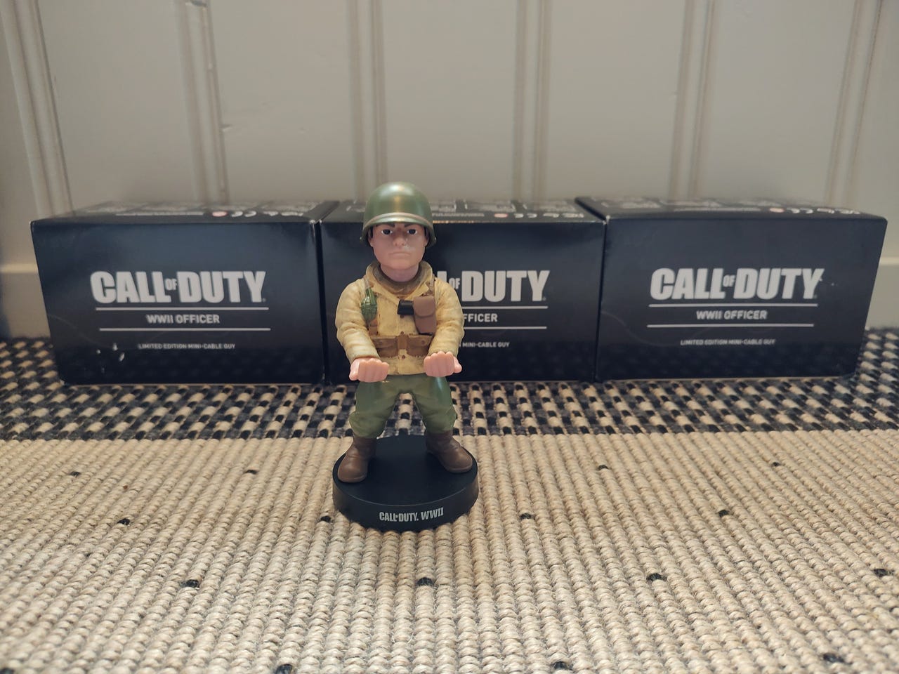 Limited edition Call of duty WWII officer cable guy | FINN-torget