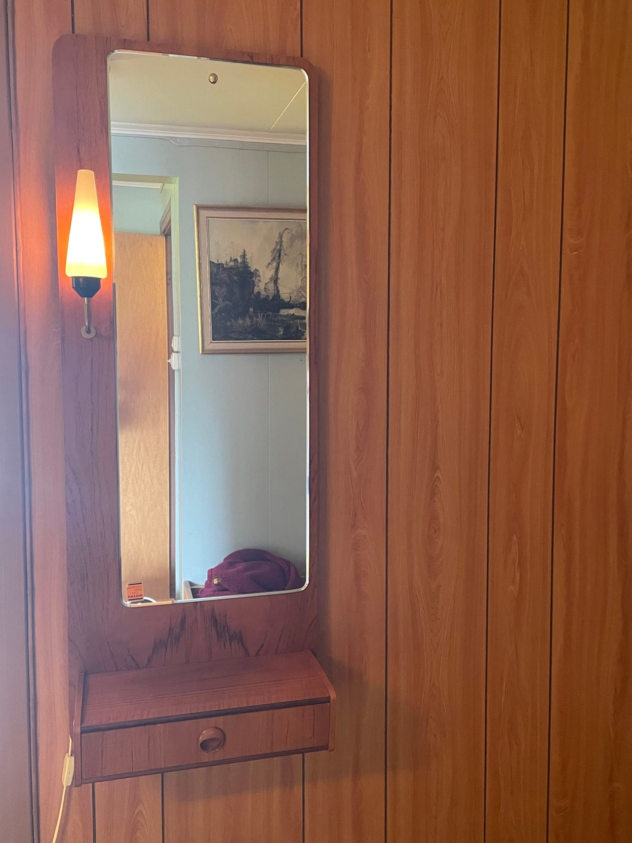 Retro teak speil / entrespeil med skuffe og lampe | FINN torget