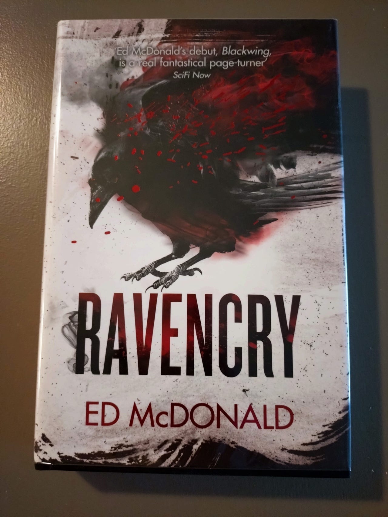 Ravencry signert, Ed McDonald på Engelsk | FINN-torget