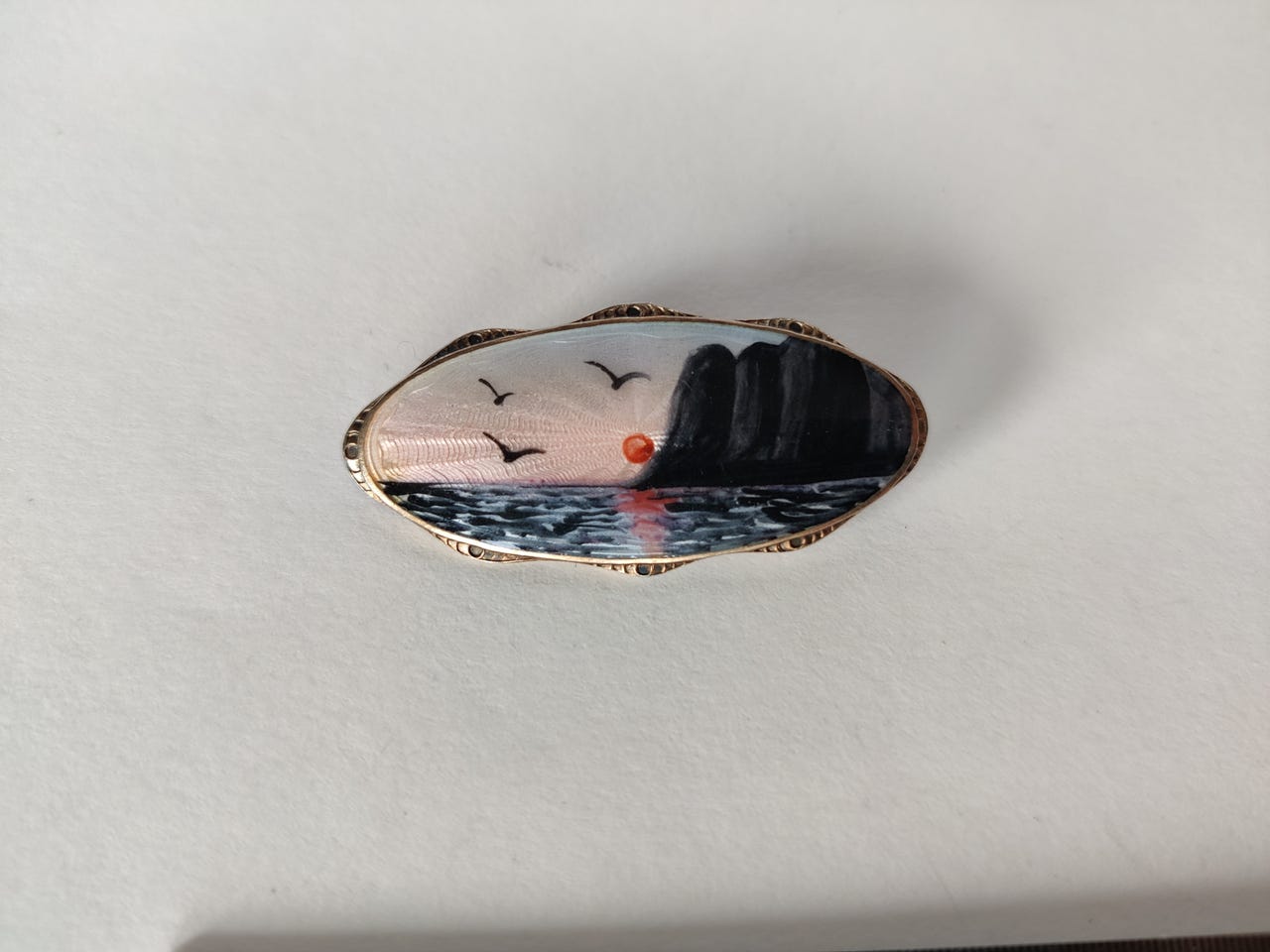 Nydelig brosje i sølv og emalje av Clement Berg | FINN torget