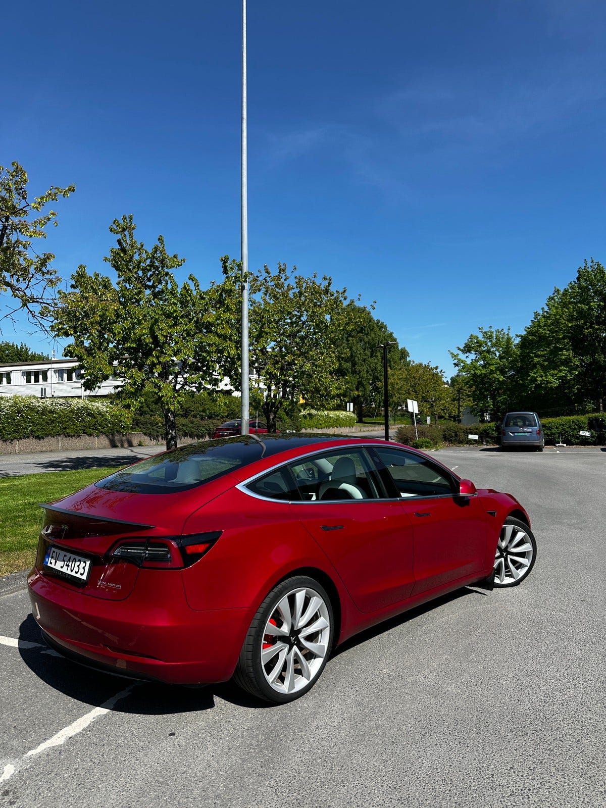 Bruktbil til salgs: Tesla Model 3 - 2019 - Rød - 490 Hk - Sedan | FINN.no