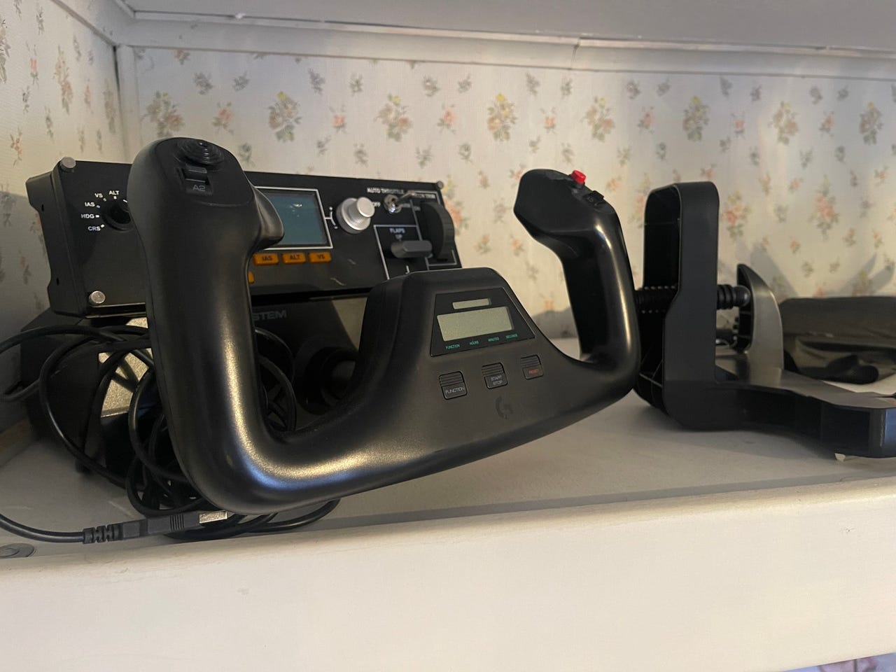 Logitech Saitek Yoke + Autopilot Panel | FINN-torget