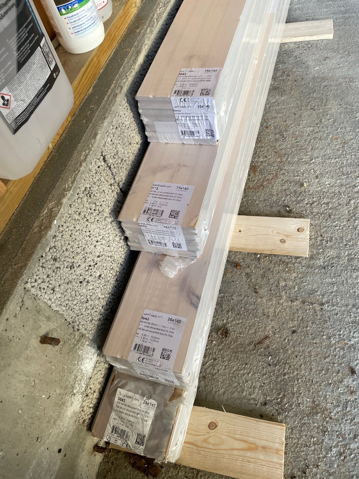 Furugulv 25x137mm brun børstet | FINN-torget