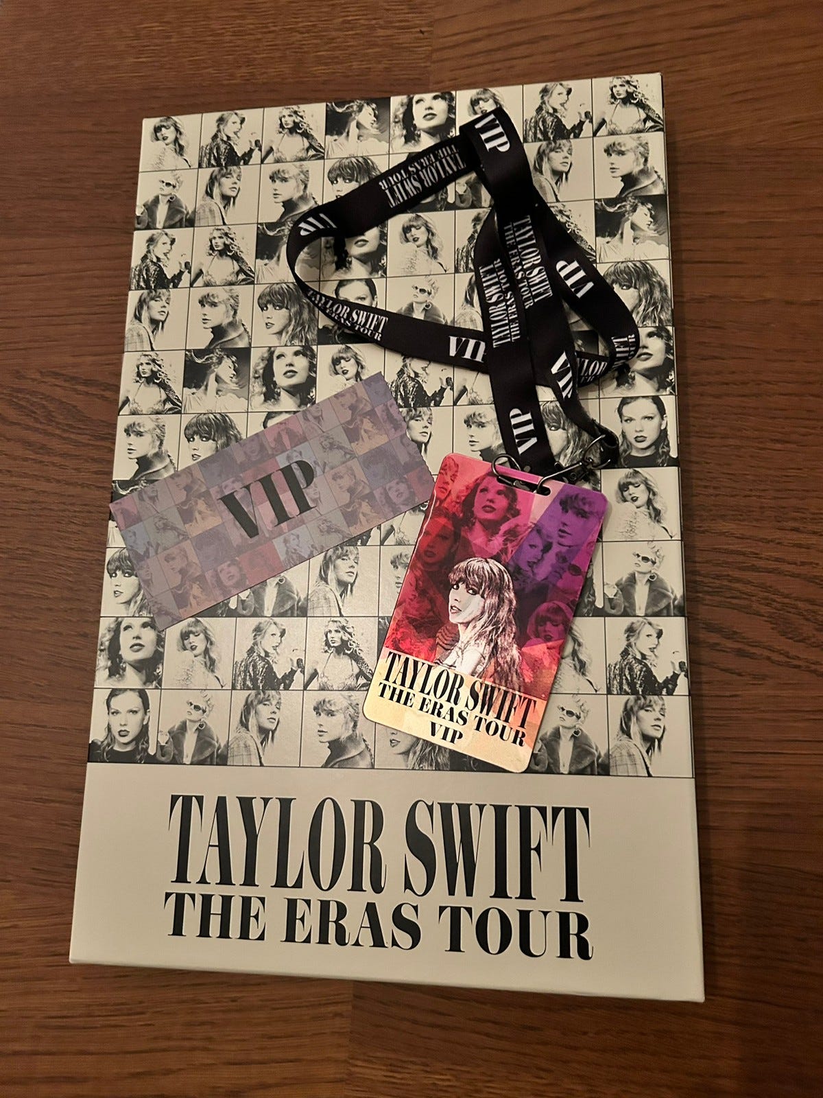 Taylor Swift Eras Tour VIP merch box | FINN-torget