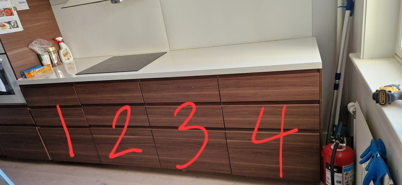 Deler av pent brukt kjøkken gis bort. Les annonsen nøye for hva vi hsr ...