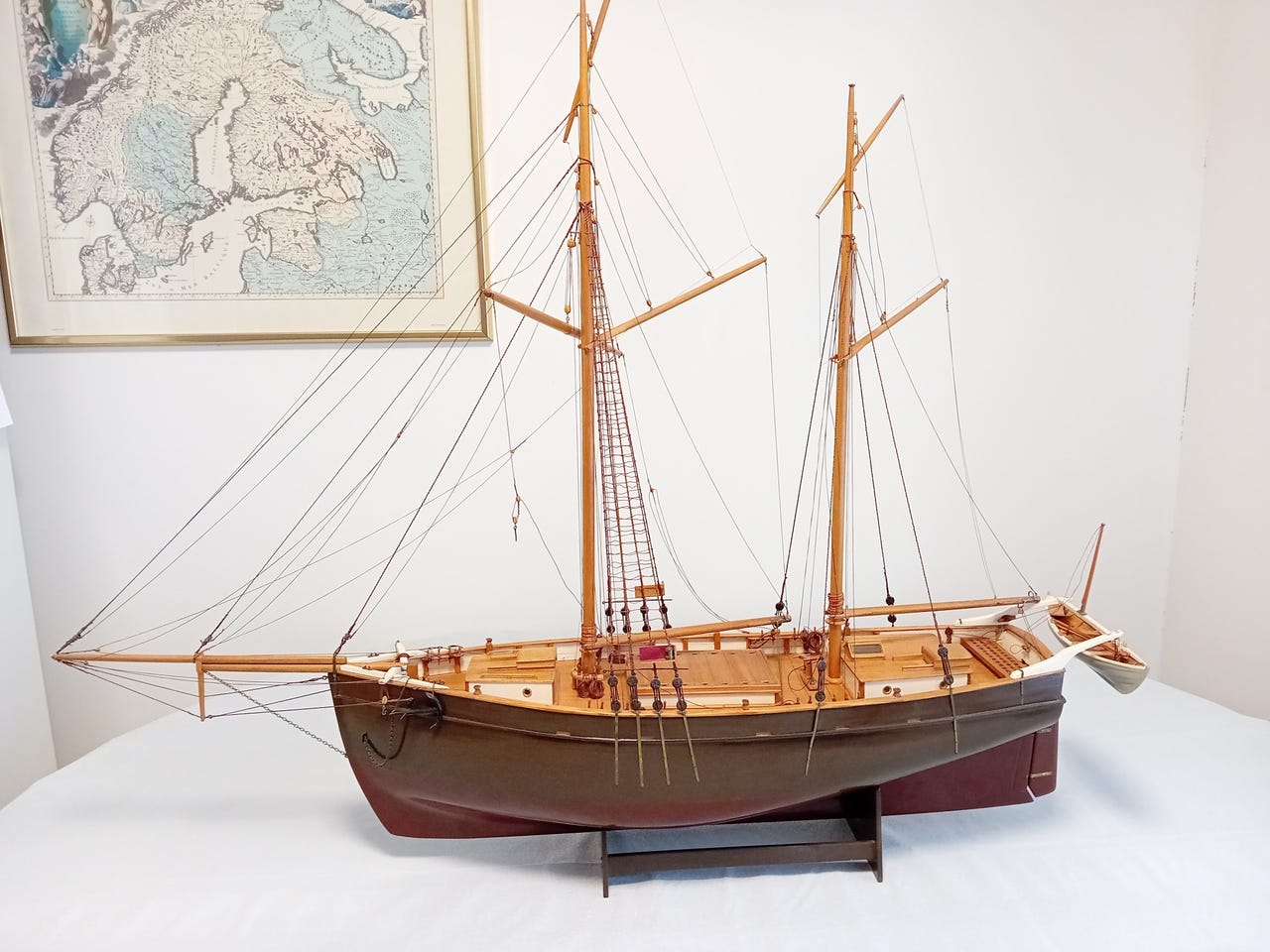 Håndlaget seilskute. Modell av Marie Von Altona, 1898. | FINN torget