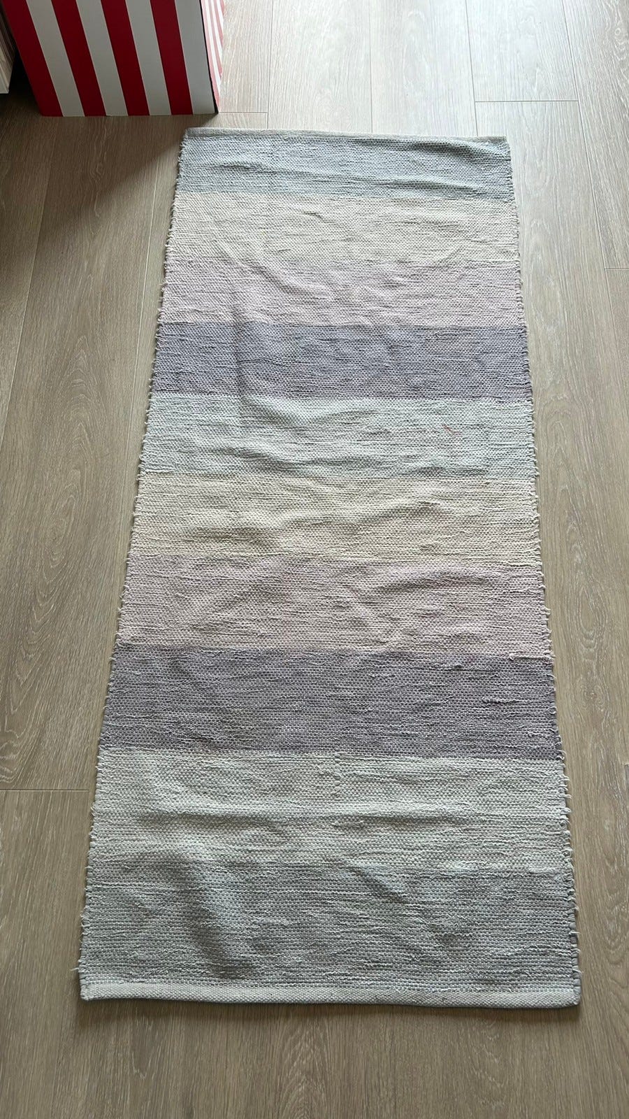 Sebra teppe til barnerom selges | FINN torget