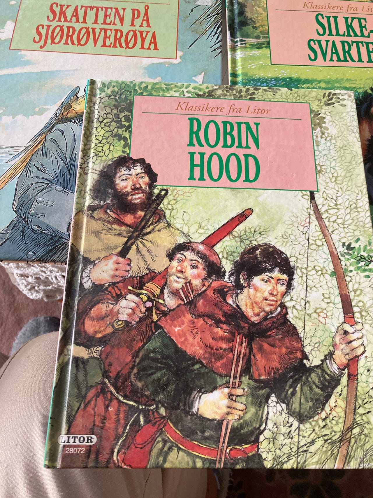 Robin Hood. Skatten på Sjørøverøya. De tre musketerer | FINN-torget