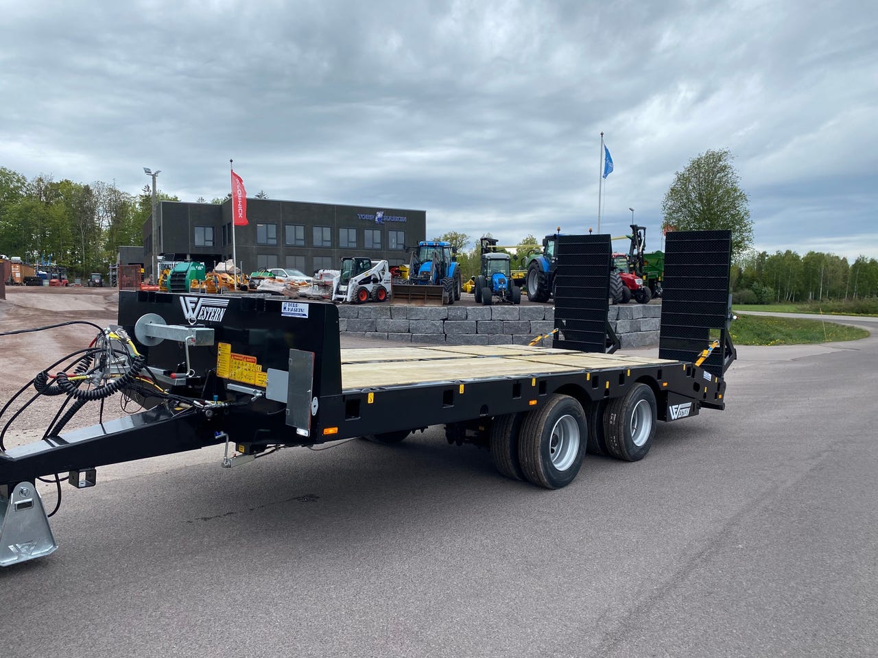 Til salgs: Western maskinhenger 17 tonn Nyttelast - 2024 | FINN.no