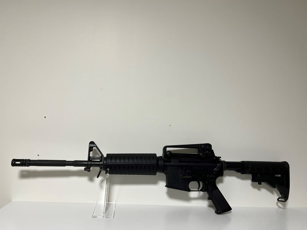 Colt`s Mfg CR6920 M4 Carbine m/ Carry Handle | FINN-torget