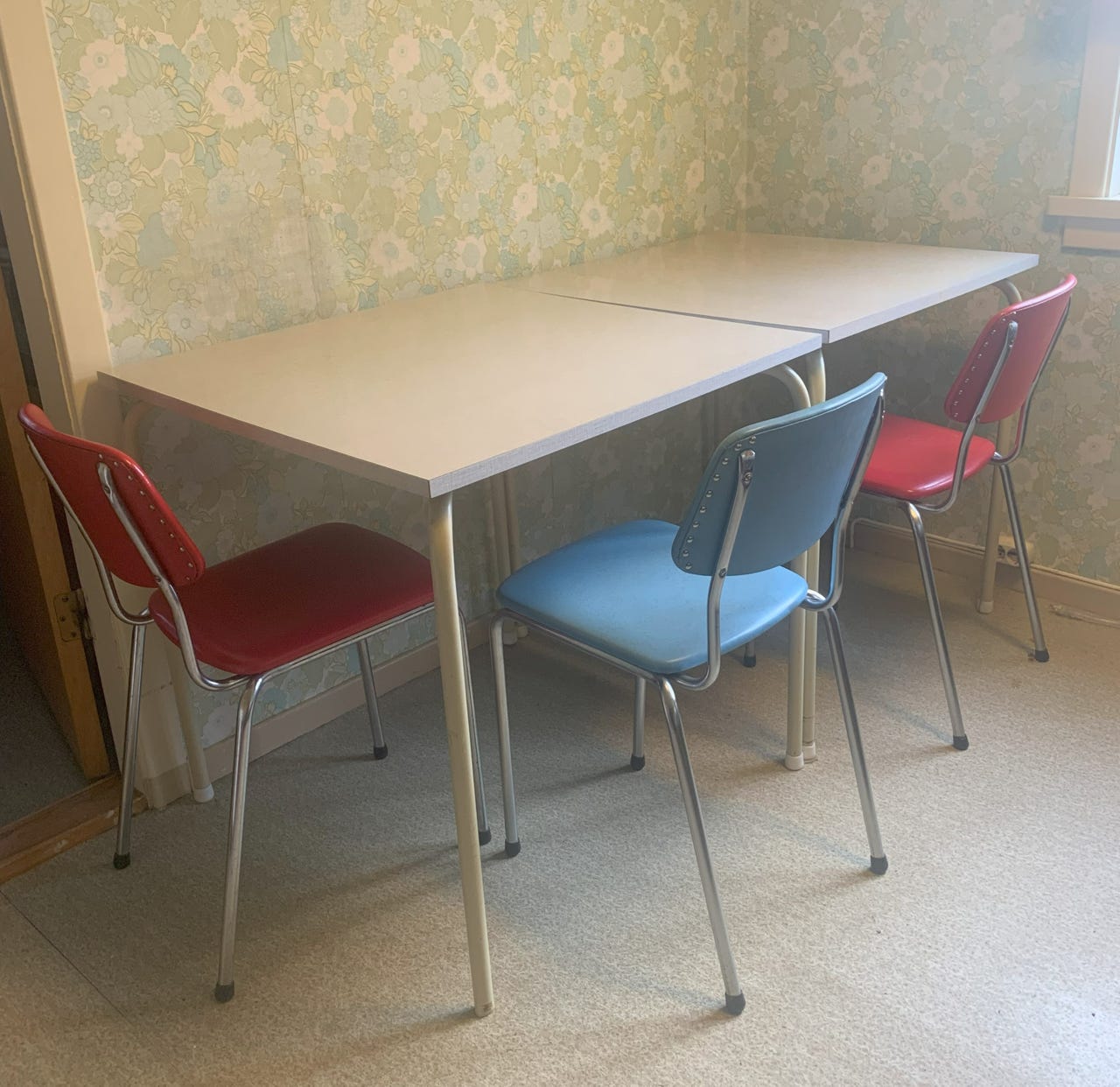 2 Respatex kjøkkenbord med 3 stoler | FINN torget