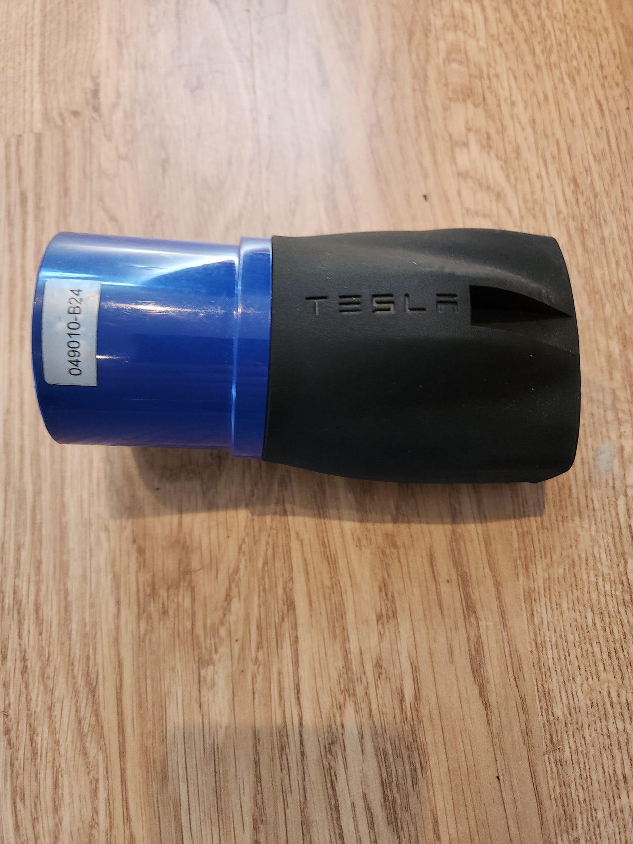 Blå Tesla UMC 32A adapter | FINN-torget