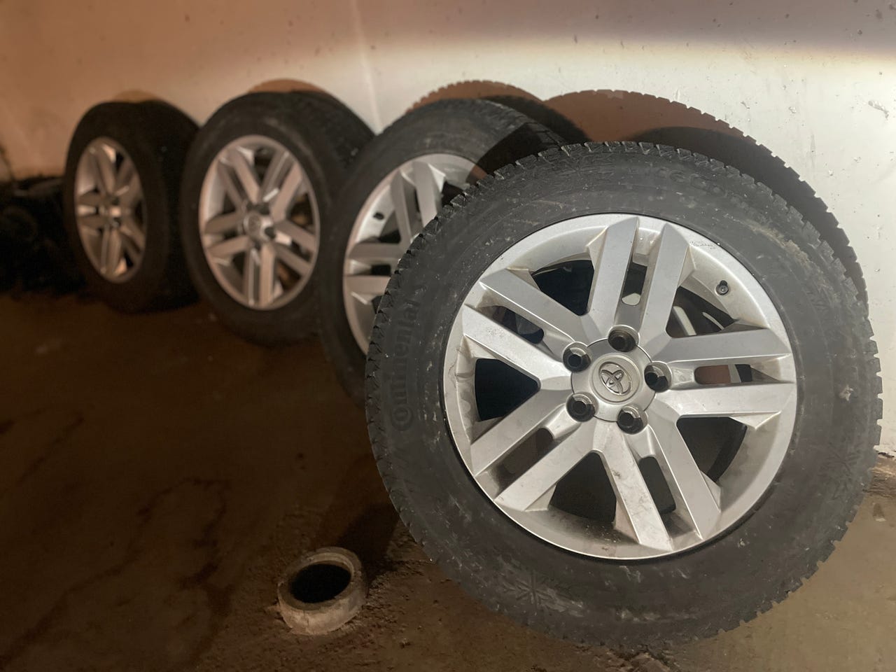 Continental Ice Contact 2 Vinterdekk til Toyota RAV4 | FINN-torget