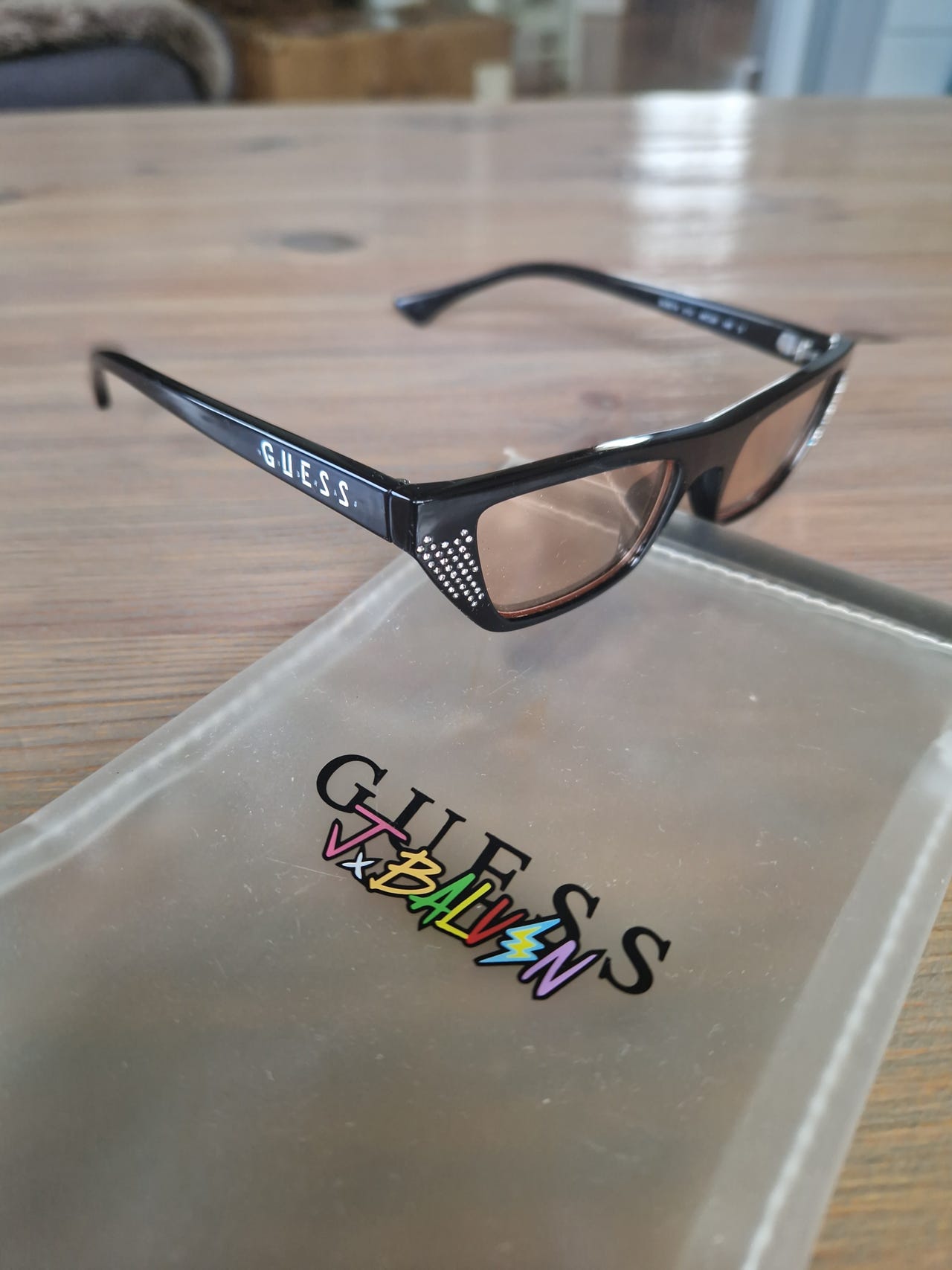 Guess - J×Balvin Solbriller | FINN-torget