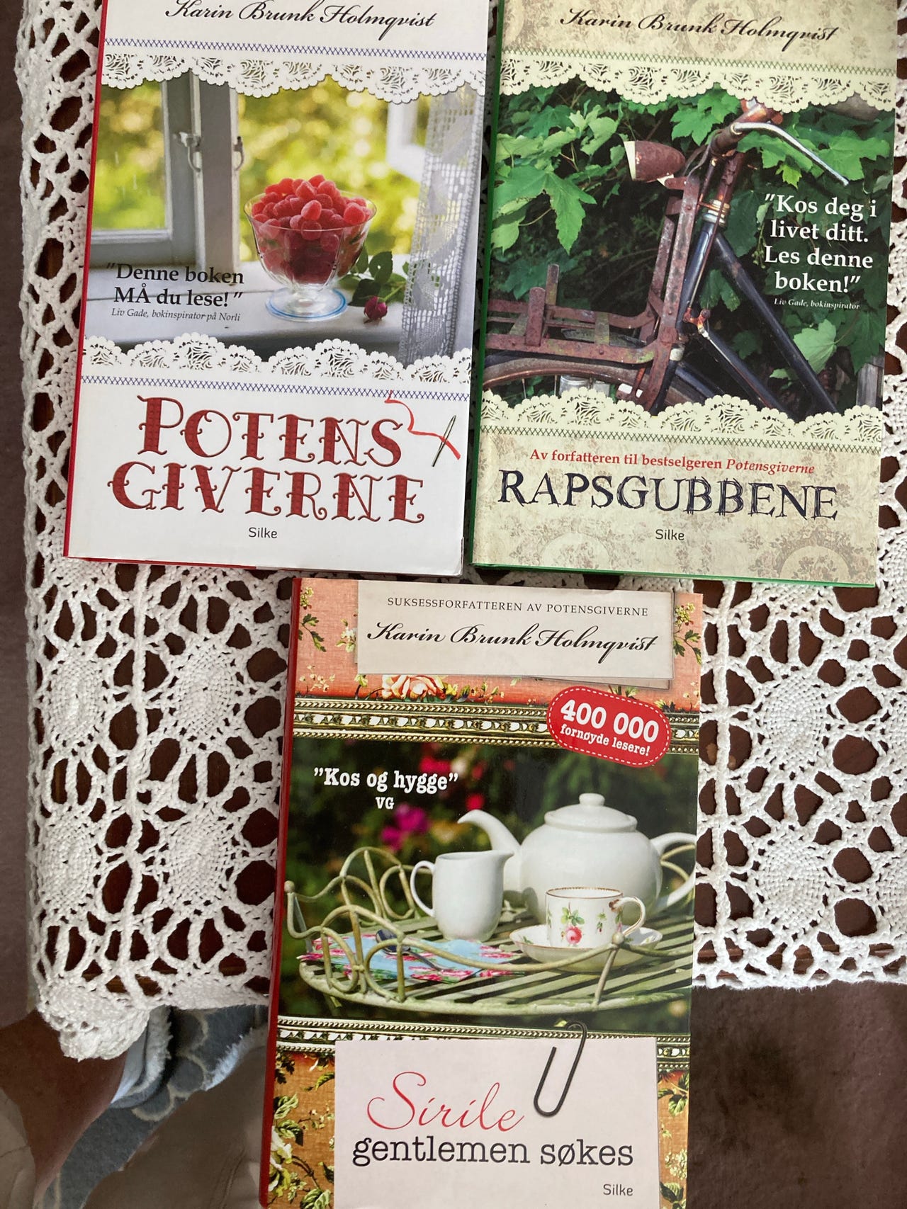 Rapsgubbene. Pottensgiverne. Sirile gentlemenn søkes. Karin Brunk ...