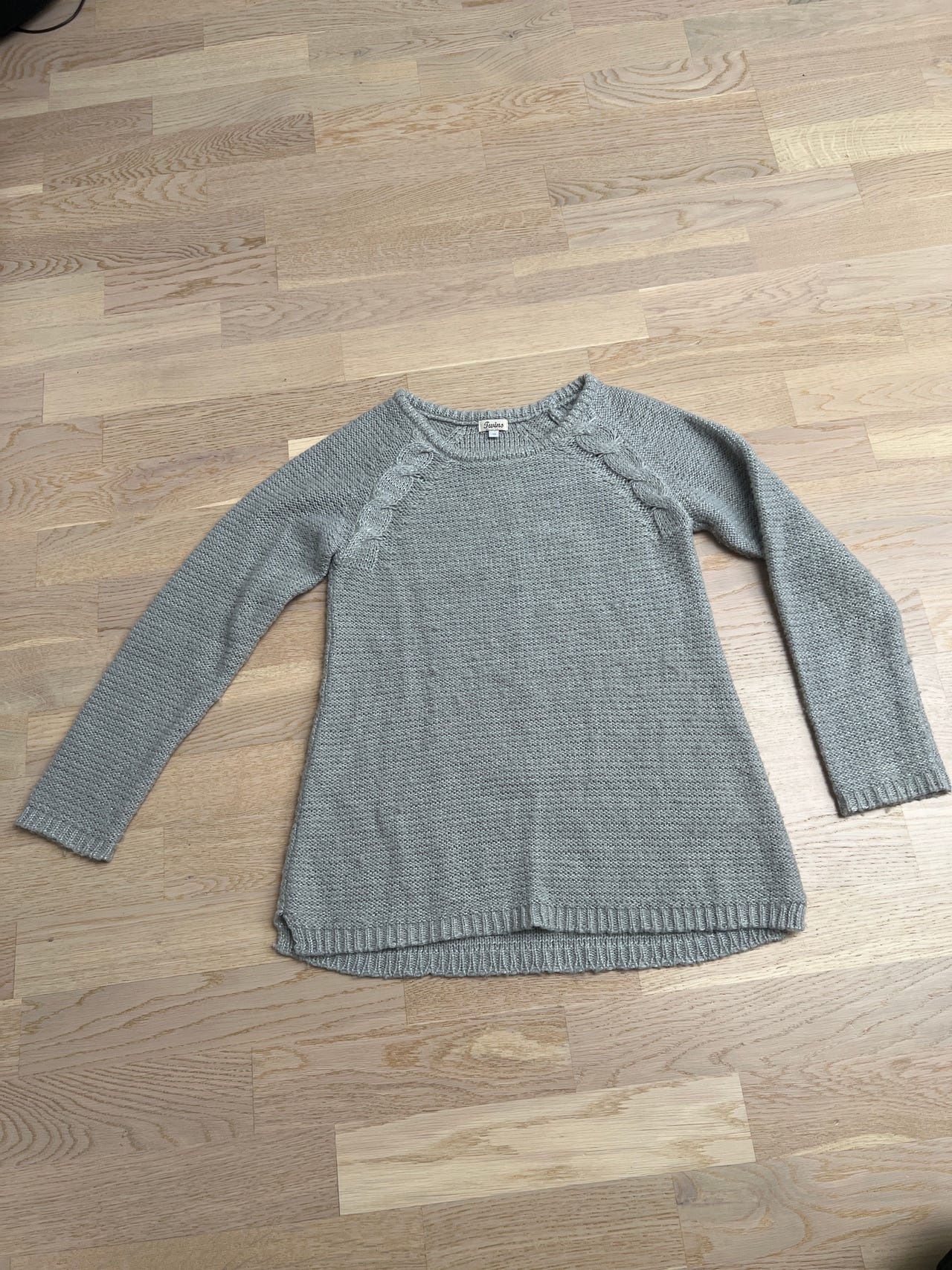 Twins ull genser str 12 år med sølvtråder | FINN-torget