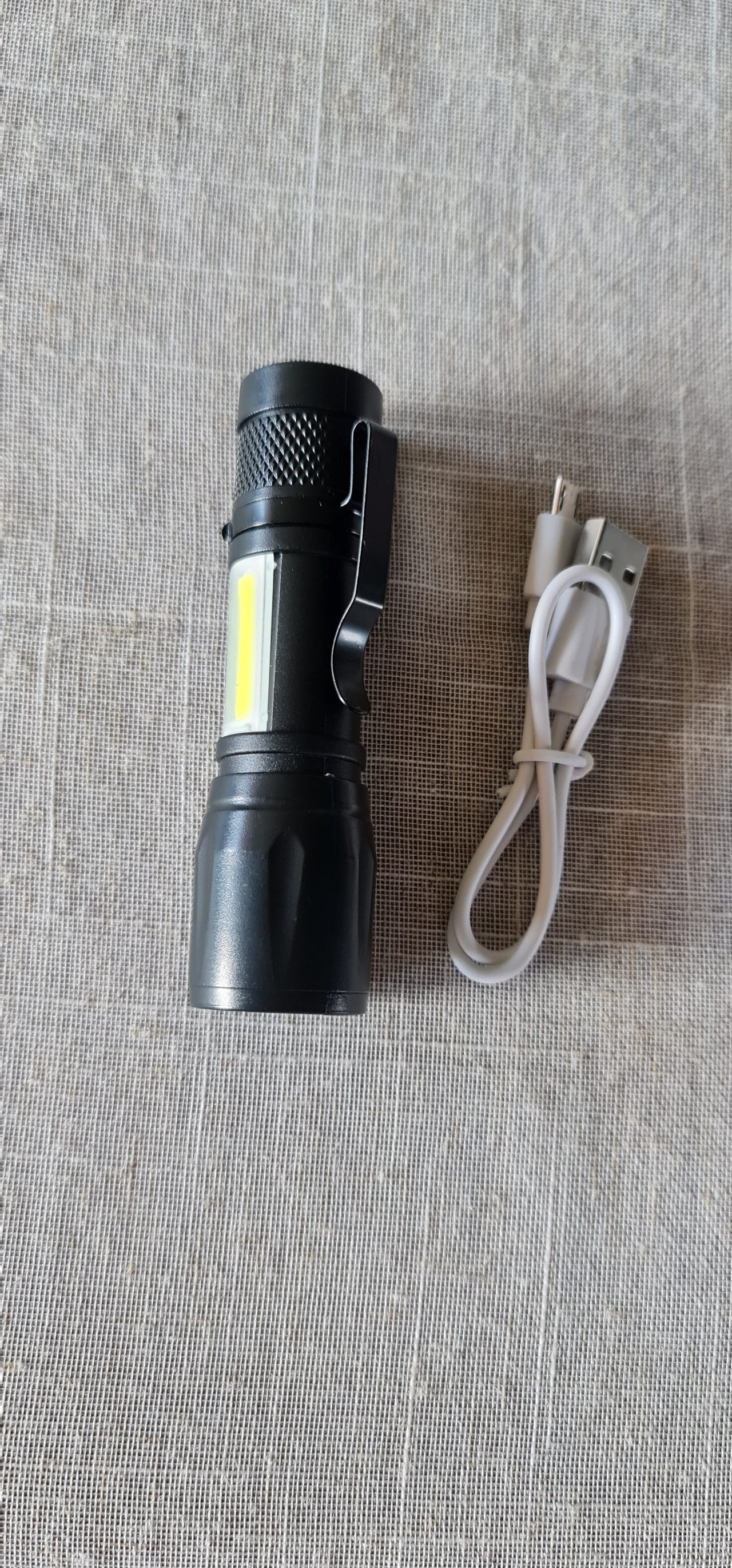 Mini LED lommelykt ladbar | FINN-torget