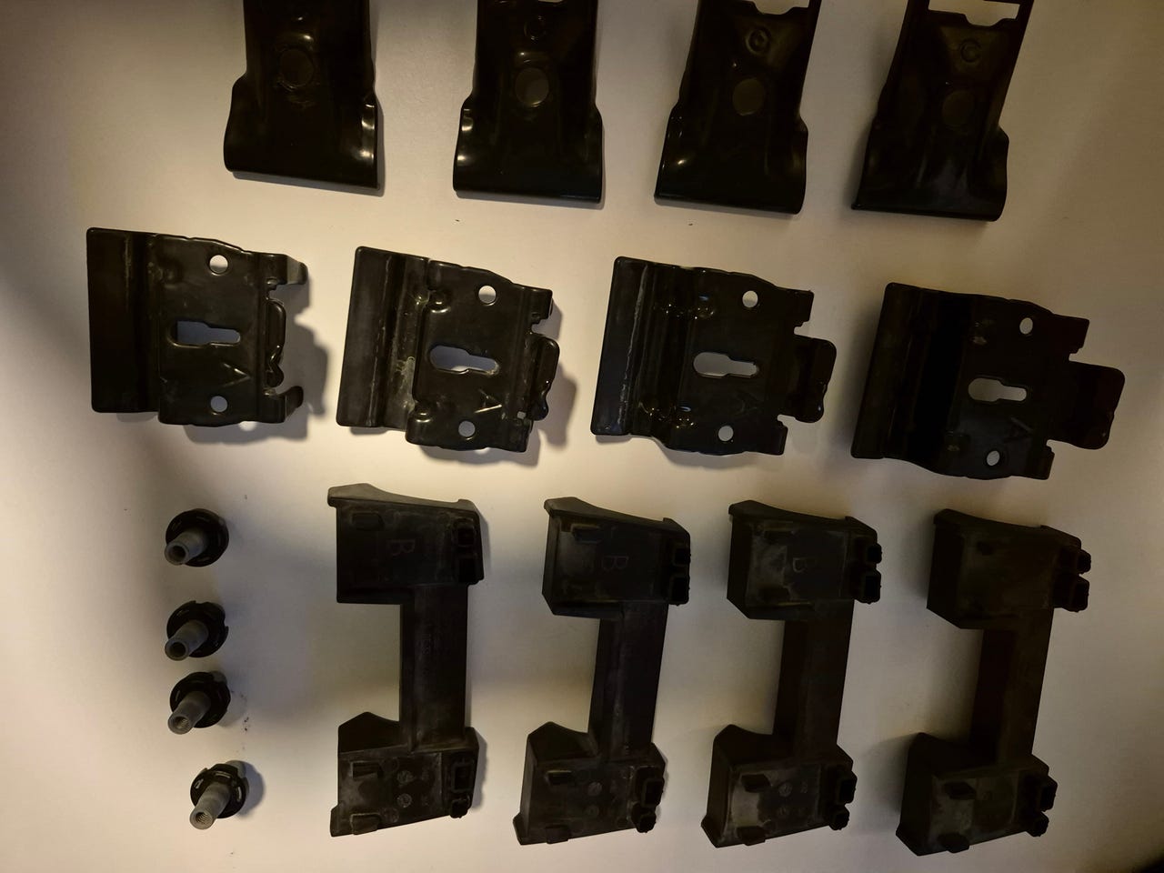 Thule Monteringskit 186019 til Audi A4 Avant for Thule Edge Wingbar ...