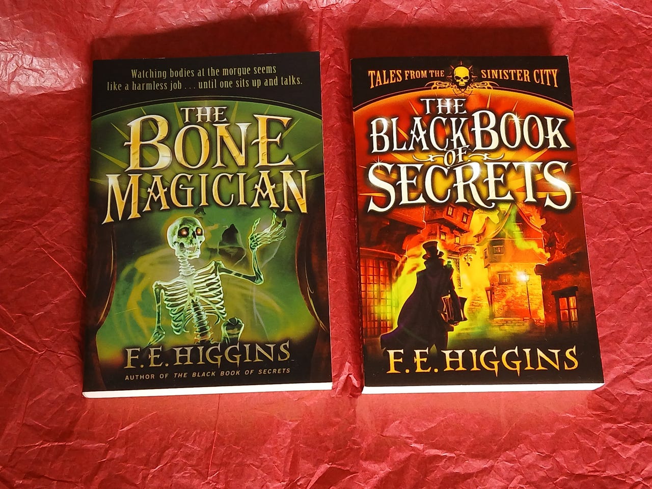 F.E. Higgins: Tales From The Sinister City 1-2 | FINN-torget