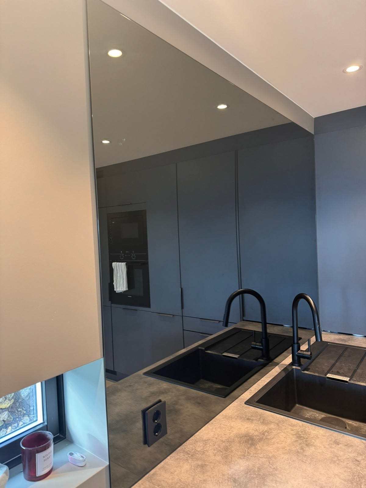 Stort sotet speil selges billig pga feilbestilling | FINN-torget