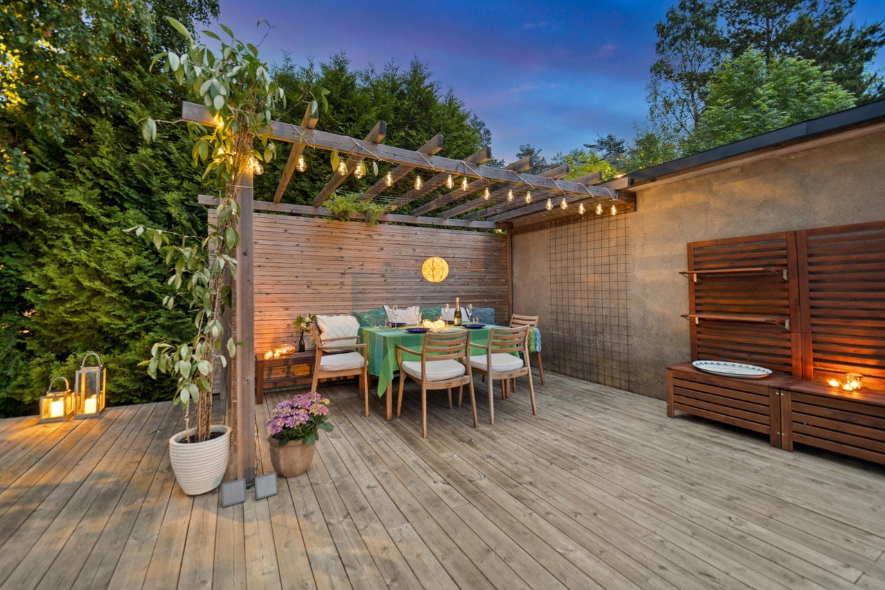 Tofte - Sjarmerende enebolig beliggende med gode solforhold - Flott ...