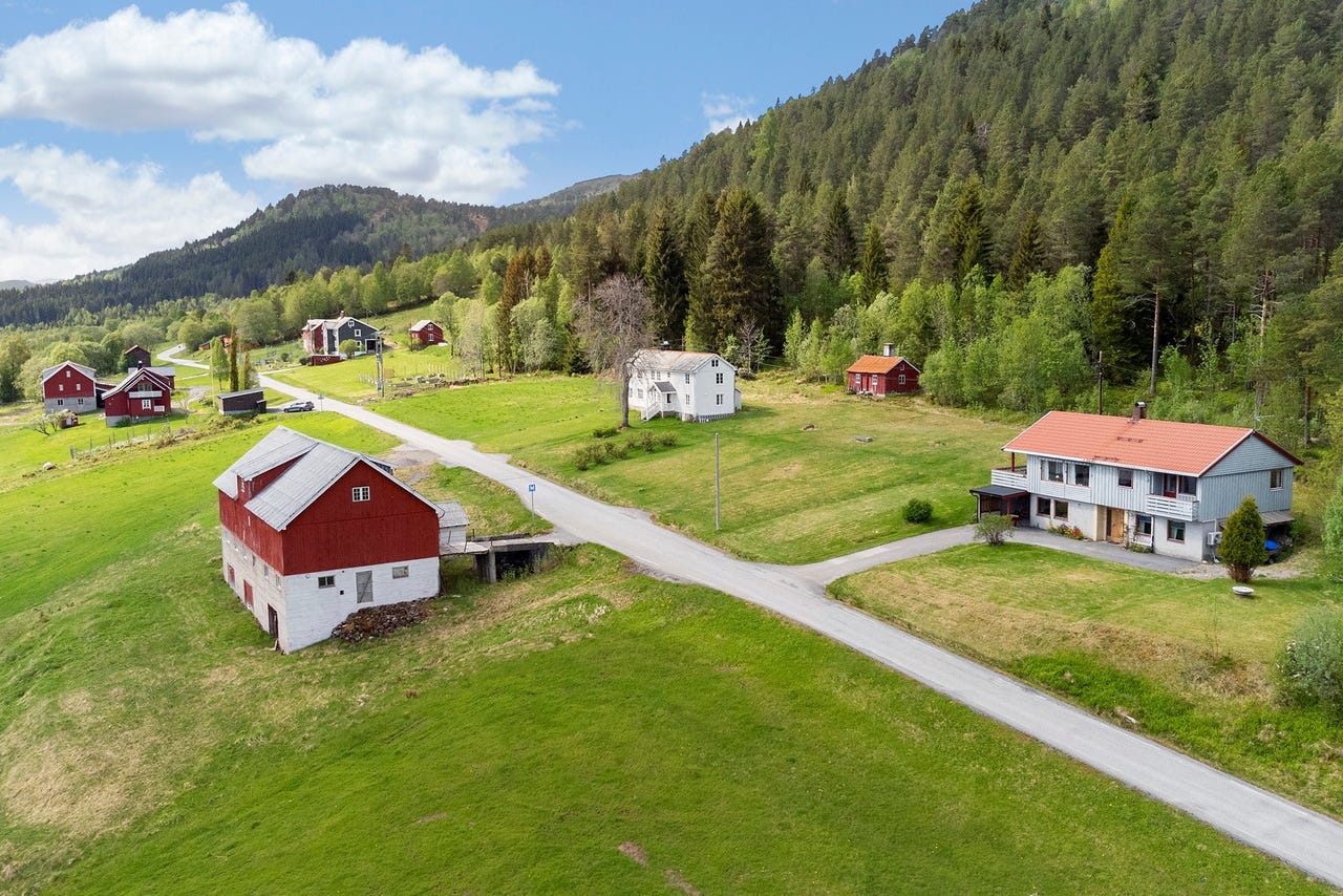 Flemma - Småbruk med 2 bolighus og driftsbygning i vakre, landlige ...