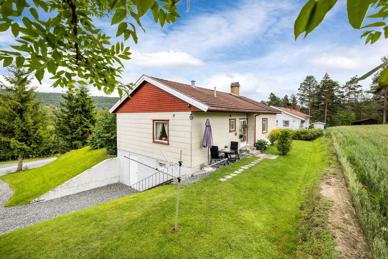 Enebolig med alt på en flate i landlige omgivelser - Gode solforhold ...