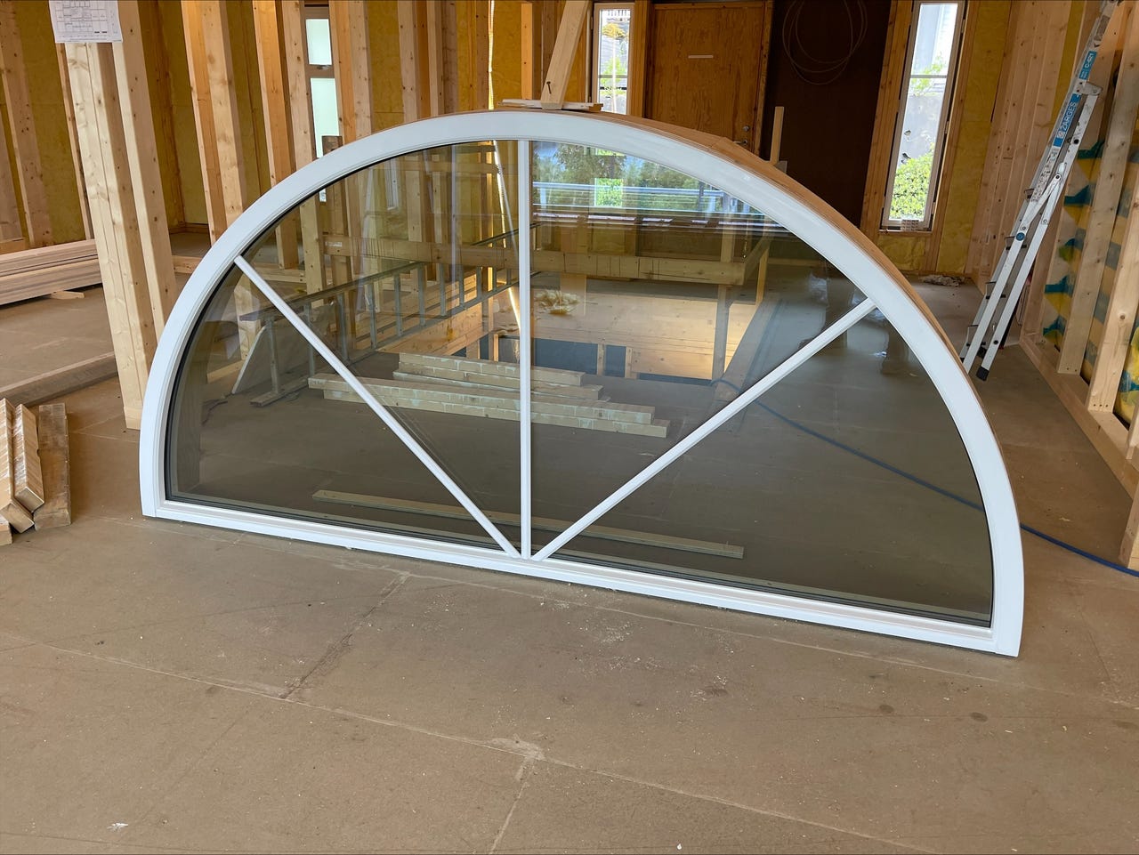 Vindu - stort buet vindu. 258 x 125 cm 3-lags glass | FINN-torget