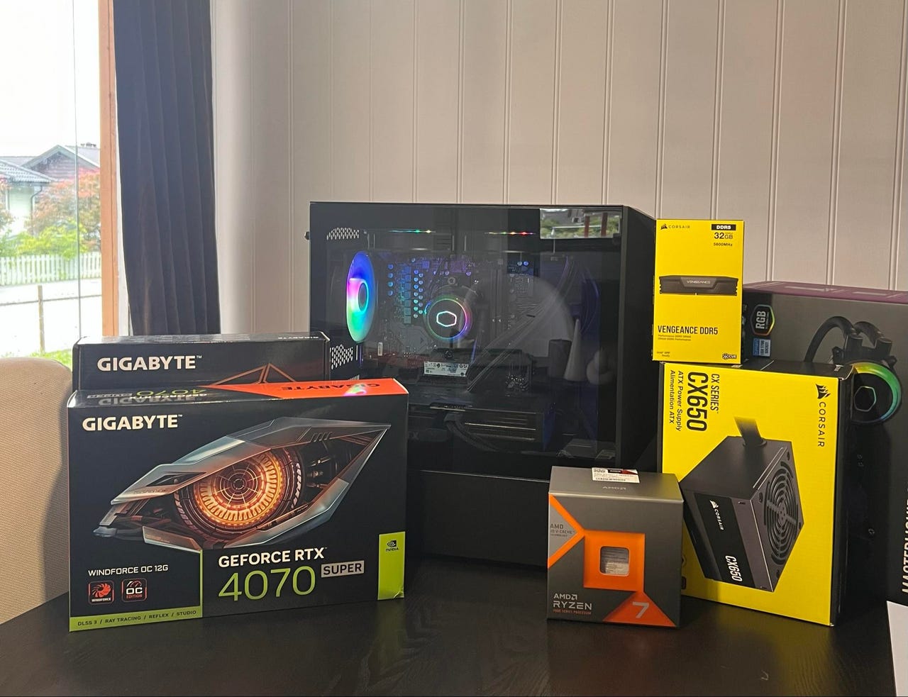 Nylig Bygd Gaming PC - RTX 470 Super/AMD Ryzen 7 7800X3D | FINN torget