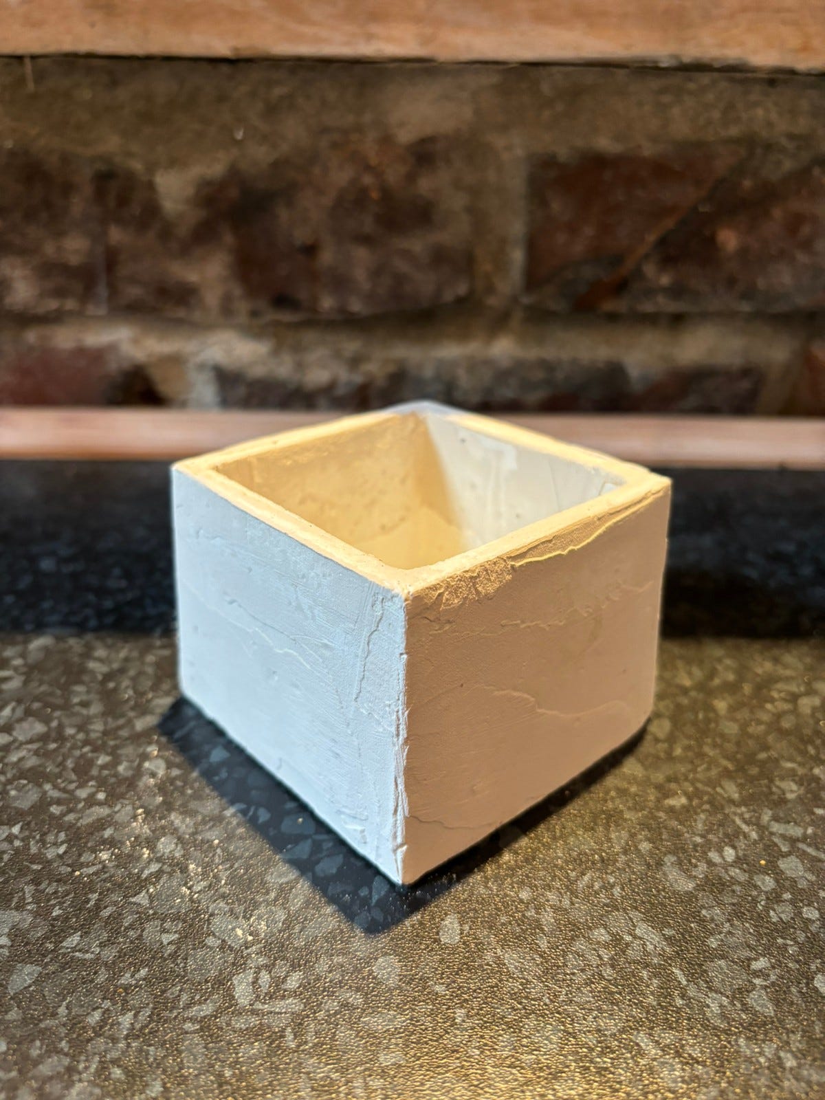 Liten potte i sement | FINN-torget