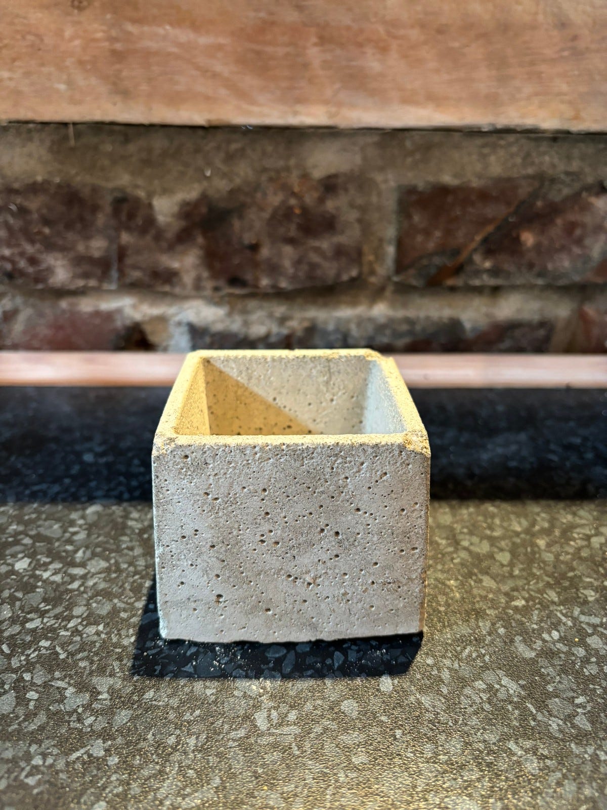 Liten potte i sement | FINN-torget