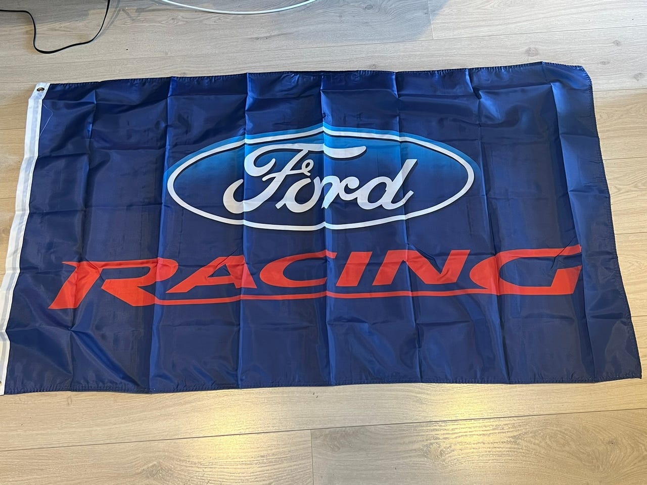 Ford Racing flagg | FINN torget