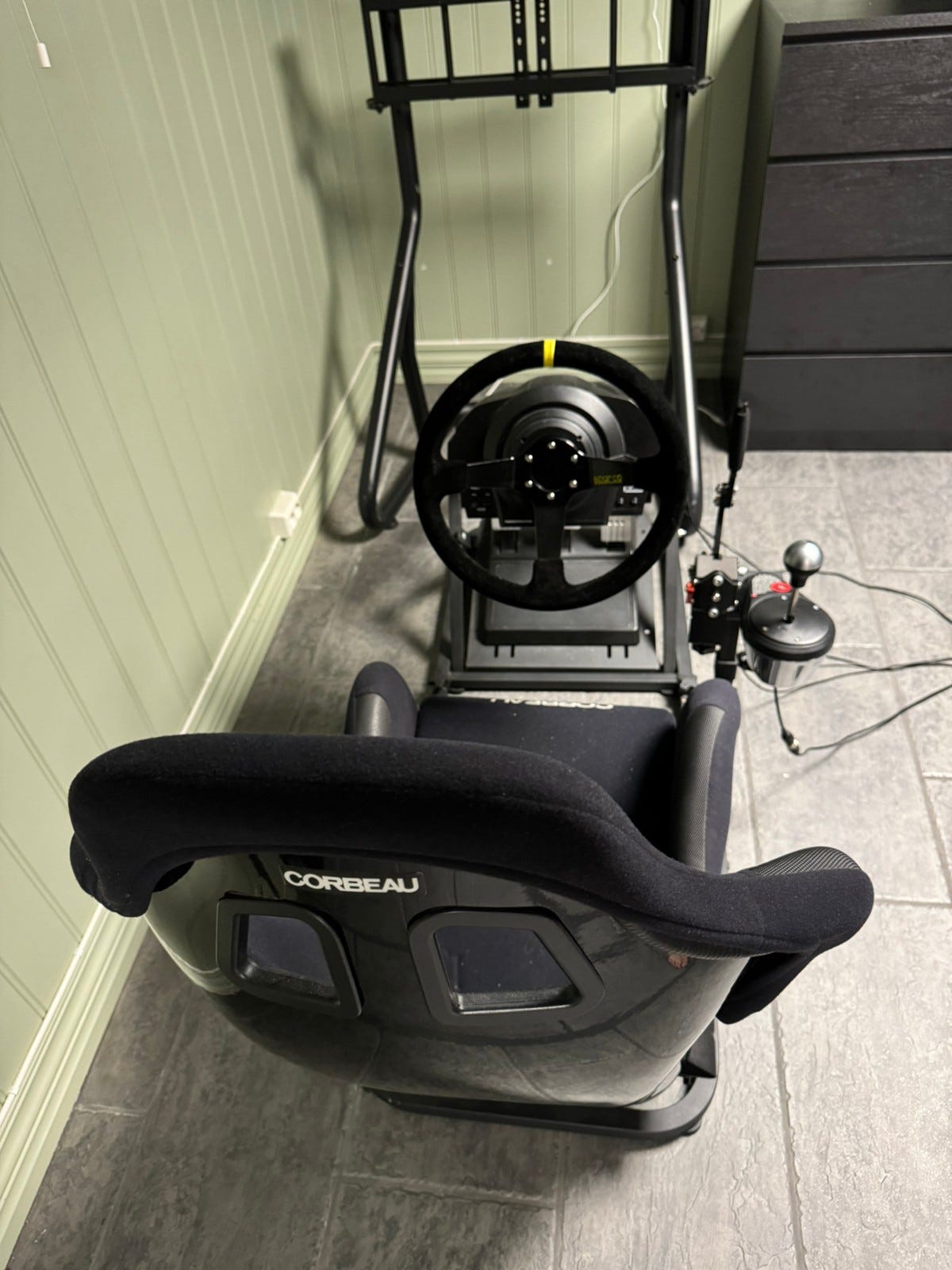 Thrustmaster Simulator Rig | FINN torget